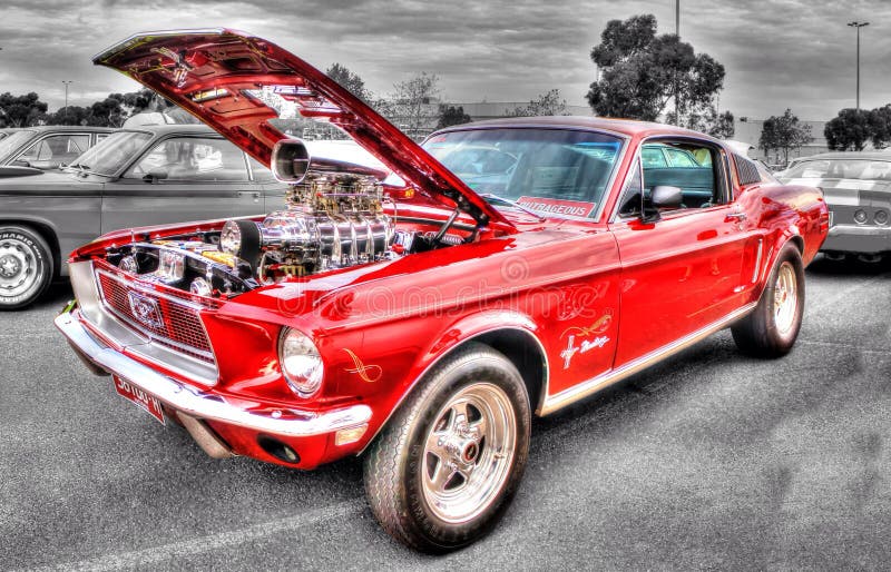 Ford Mustang rojo clásico imagen editorial. Imagen de coche - 74272565