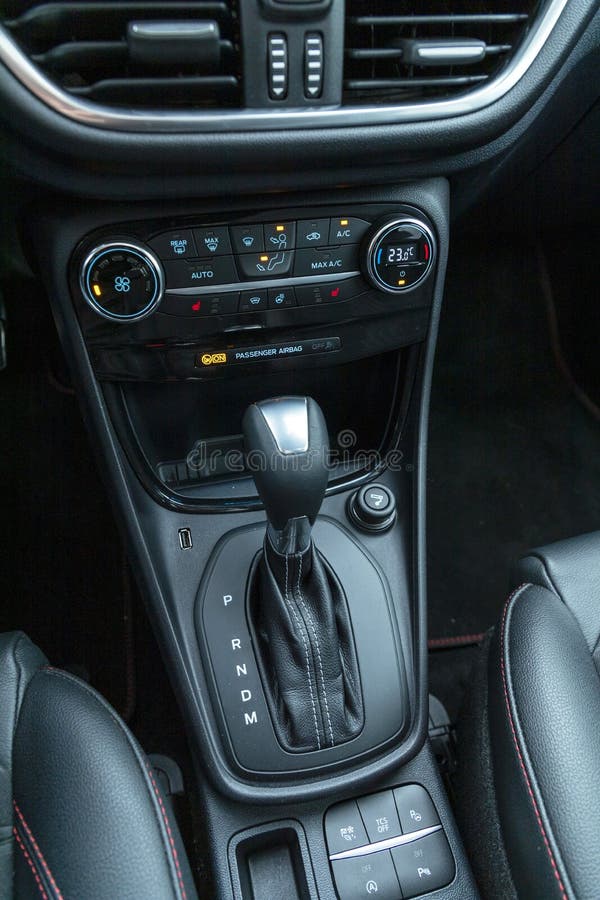 Ford Puma editorial stock image. Image of sunroof, odometer - 211814344