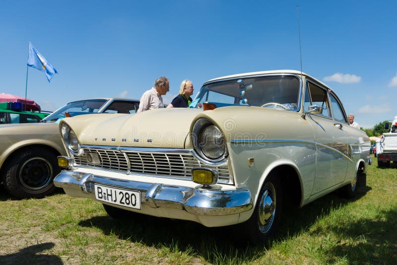Ford Taunus 17 M P2 redaktionelles foto. Bild von flugwesen - 69443256