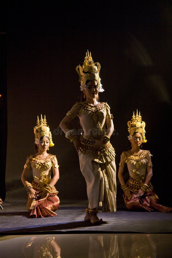 Khmer TRADITIONAL DANCES Pailin Peacock Dance Apsara Dance Folk Dance ...