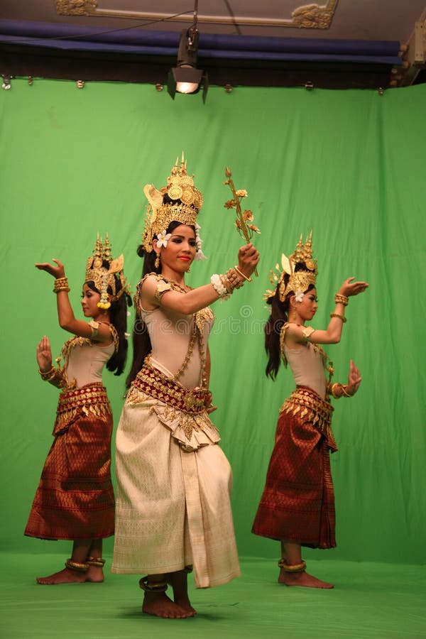 Khmer TRADITIONAL DANCES Pailin Peacock Dance Apsara Dance Folk Dance ...