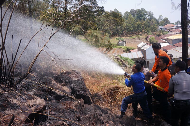 Forest Fire Helicopter- Fighting Bush Fire from the Air Editorial Stock ...