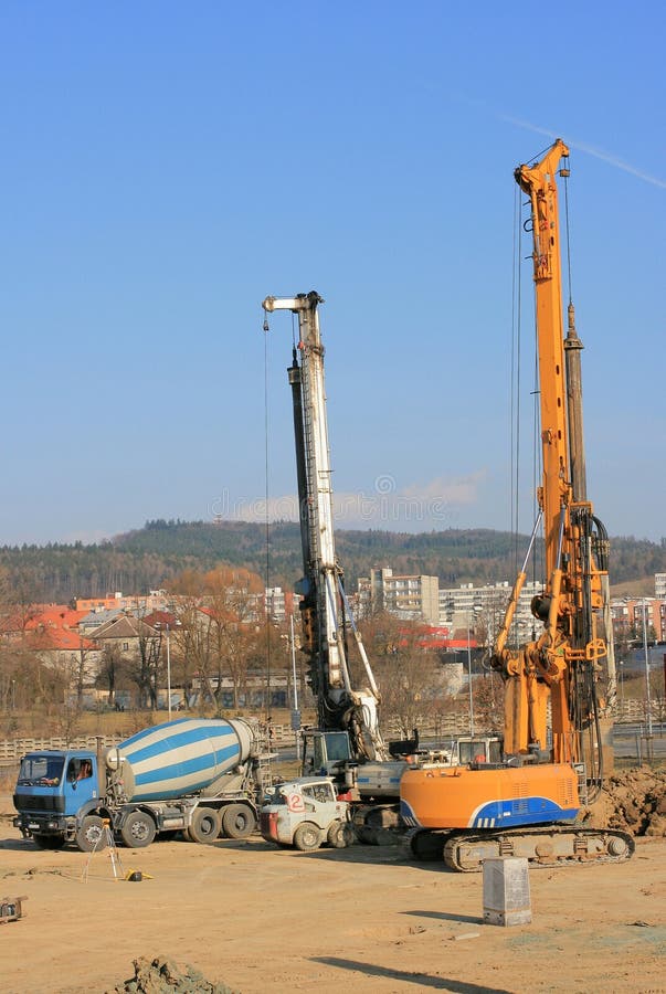 Foreuse Au Chantier De Construction Photo stock - Image du excavatrice ...