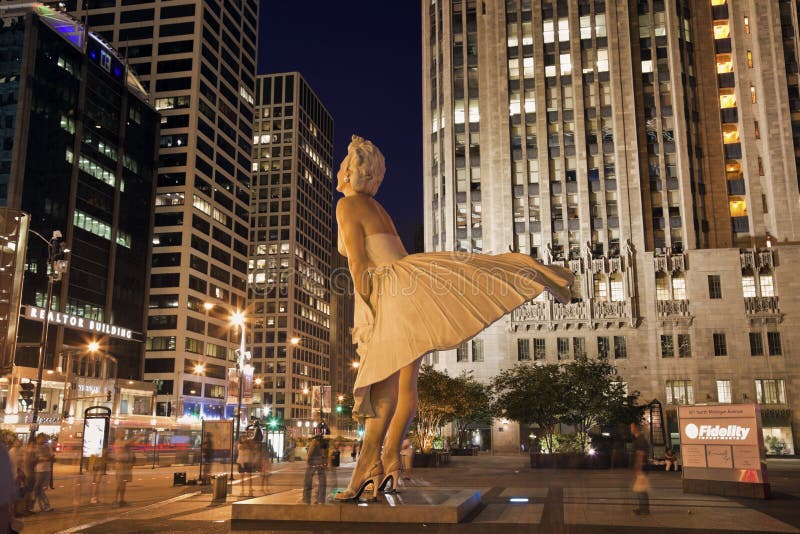 Marilyn Monroe Statue in Chicago Editorial Photo - Image of iconic ...