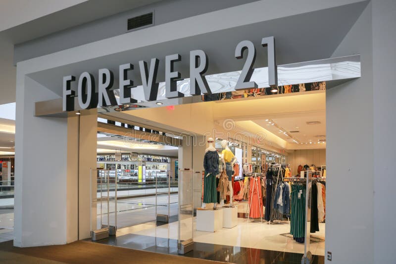 Forever 21 Store Front at New Jersey. Editorial Stock Image - Image of ...