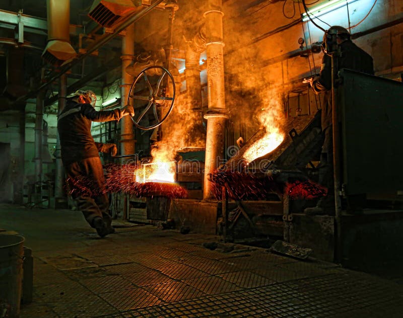 Forja del metal imagen de archivo. Imagen de forja, metalurgia - 102150127