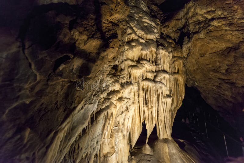 Formações Da Estalactite E Do Estalagmite Imagem de Stock - Imagem de ...