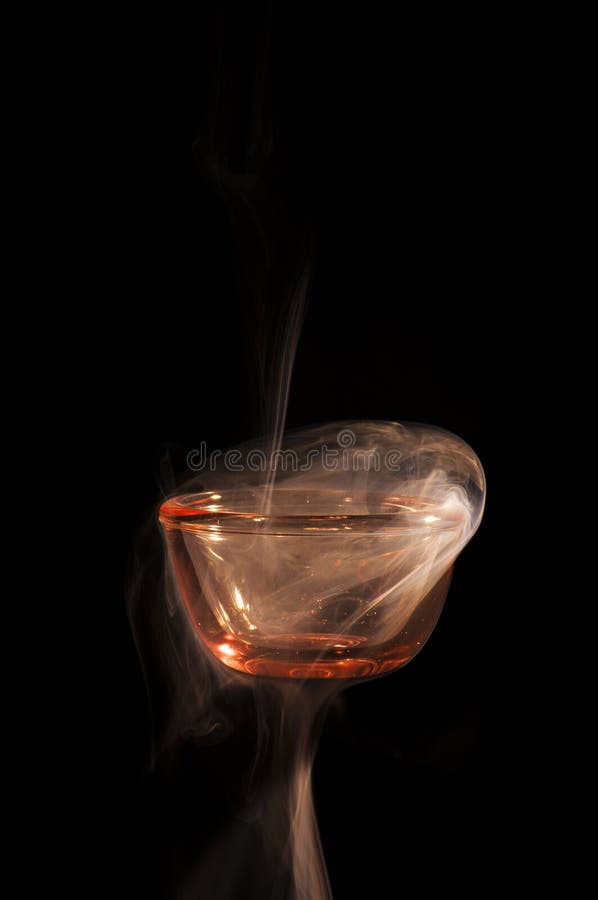 Forma De La Copa De Vino Del Humo Imagen de archivo - Imagen de estilo ...