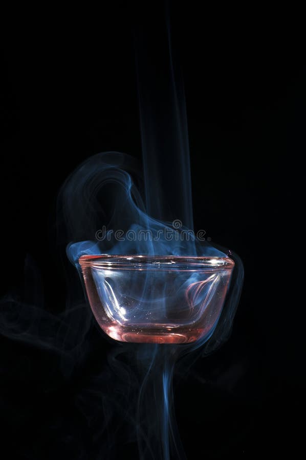 Forma De La Copa De Vino Del Humo Imagen de archivo - Imagen de estilo ...