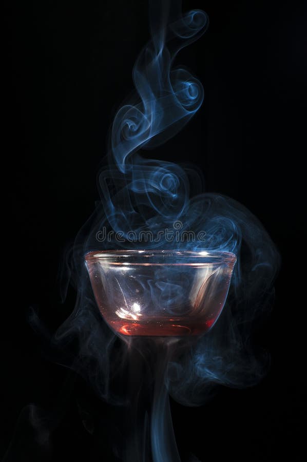 Forma De La Copa De Vino Del Humo Imagen de archivo - Imagen de efecto ...