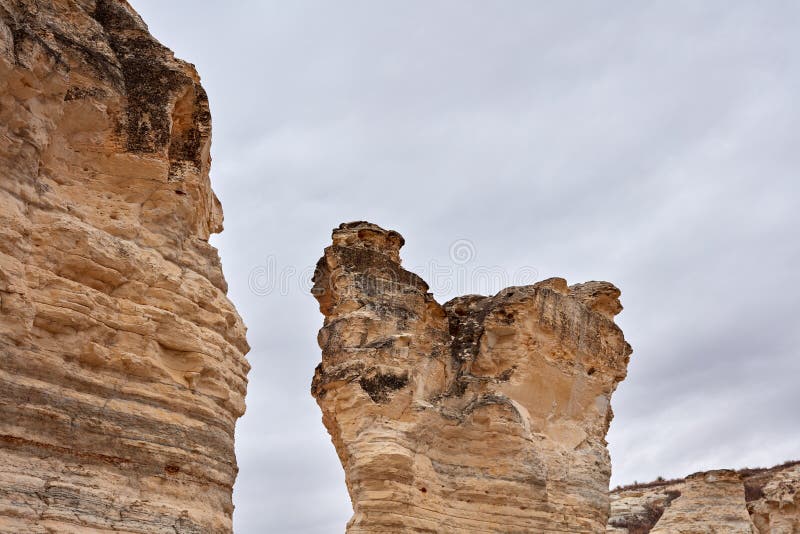 Capas De Roca Erosionada De La Piedra Caliza Foto de archivo - Imagen ...