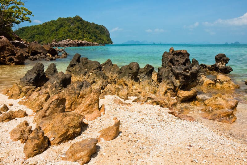 Formaciones De Roca De La Playa Imagen de archivo - Imagen de pico ...