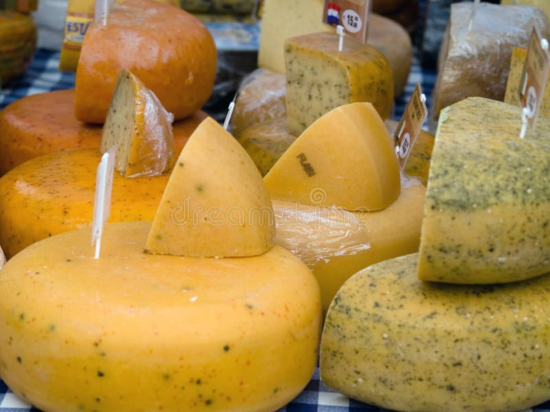 Formaggi fotografia stock. Immagine di parti, industria - 4401390