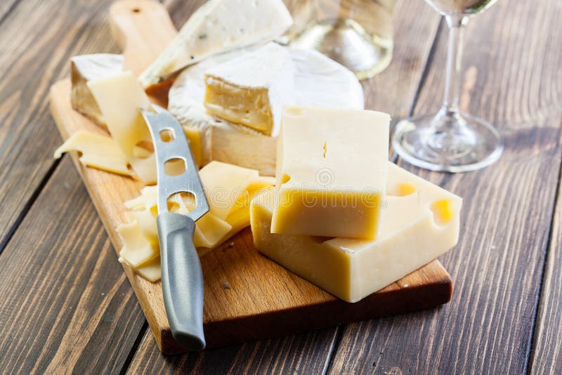 Formaggi Assorted fotografia stock. Immagine di rosso - 45835318