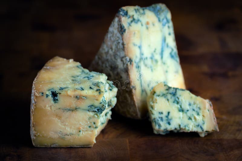 Ammuffito Blu Maturo Ed Uva Dello Stilton Del Bordo Del Formaggio ...