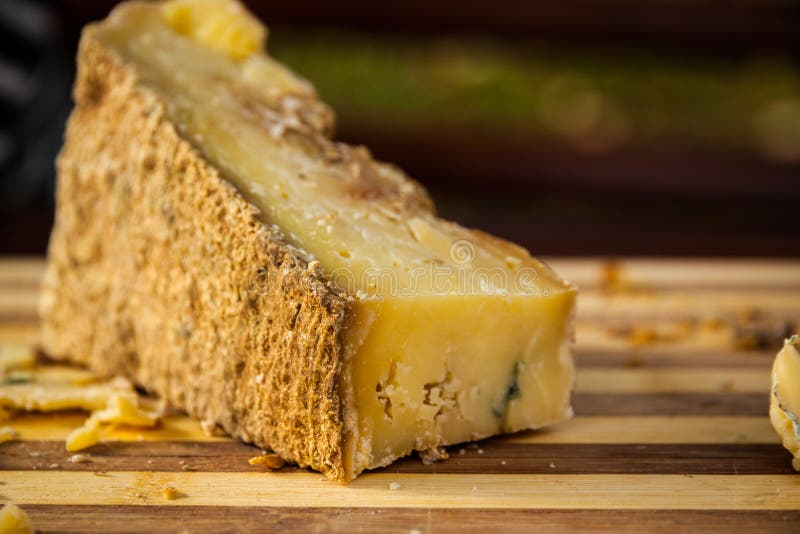 Formaggio con la muffa immagine stock. Immagine di gorgonzola - 90086799
