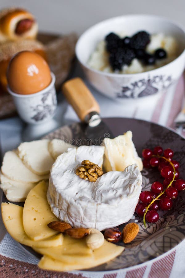 Formaggio Brie fotografia stock. Immagine di prodotto - 28850468