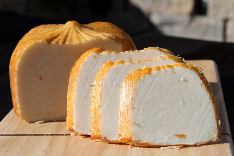 Formaggio Del Taglio Della Capra Immagine Stock - Immagine di tagli ...