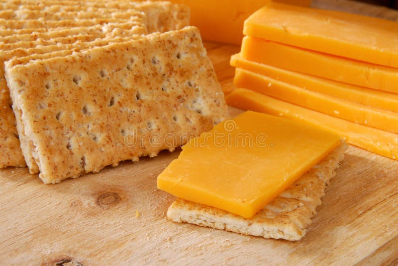 Formaggio E Cracker Di Formaggio Cheddar Immagine Stock - Immagine di ...