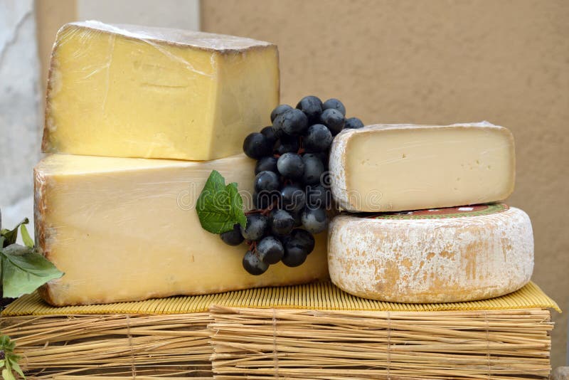 Formaggio francese fotografia stock. Immagine di bordo - 42942370