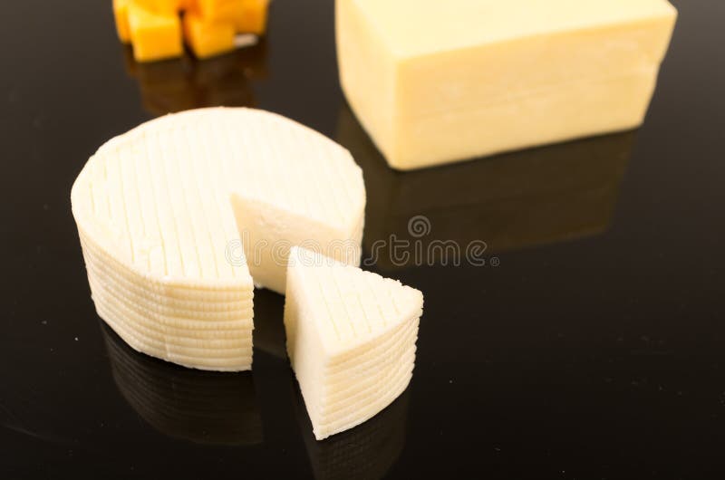 Formaggio Fresco Bianco Rotondo Fotografia Stock - Immagine di ...
