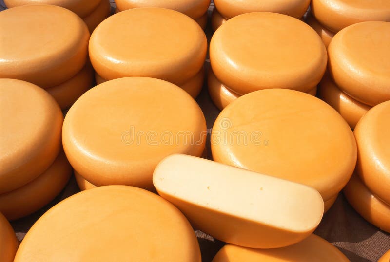 Formaggio Gouda immagine stock. Immagine di gouda, cuneo - 2131927