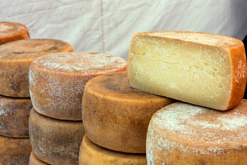 Formaggio italiano tipico fotografia stock. Immagine di squisito - 2250420
