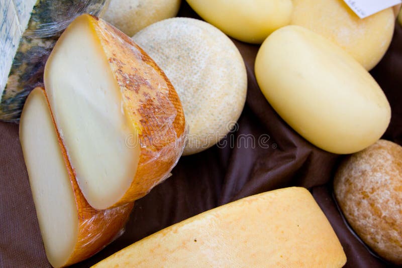 Formaggio italiano fotografia stock. Immagine di taglio - 53545478