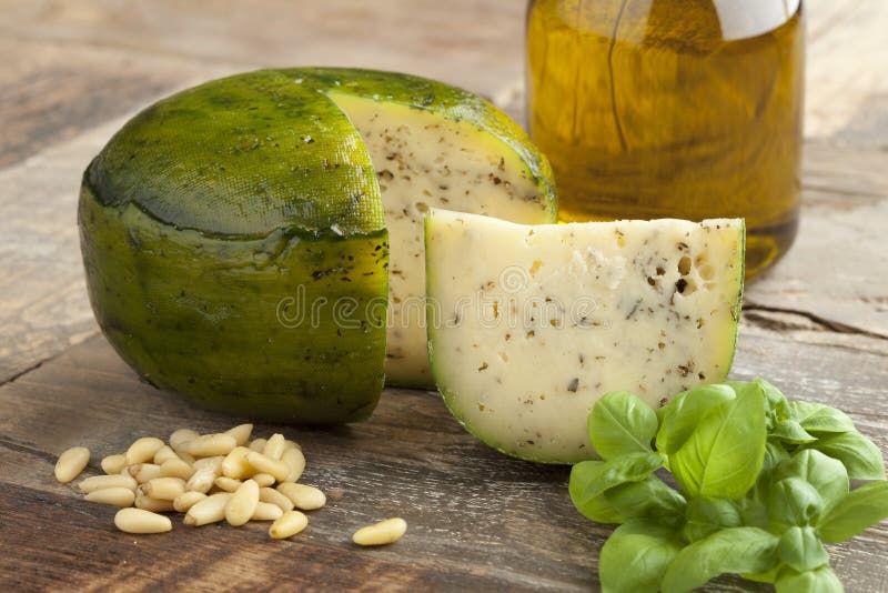 Formaggio verde di pesto immagine stock. Immagine di buongustaio - 43054081