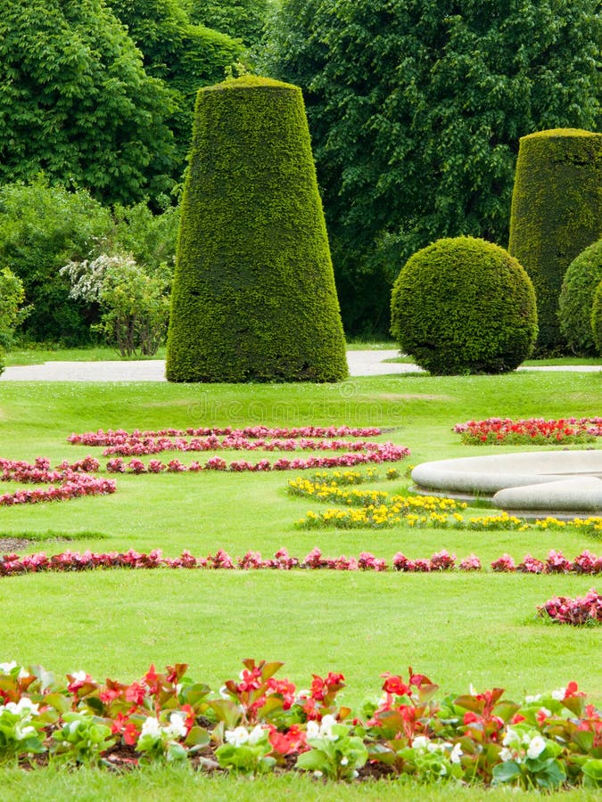 Formal Garden Beds with Urn Stock Image - Image of white, shrubs: 26219817
