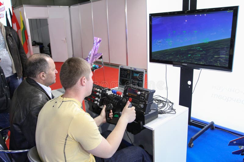 Formation Sur Le Simulateur De Vol Photo éditorial - Image du homme ...