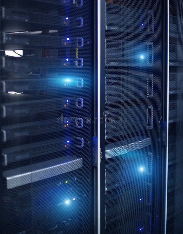 As Fileiras Da Cremalheira Do Servidor Da Caixa Do Hardware Do Servidor ...