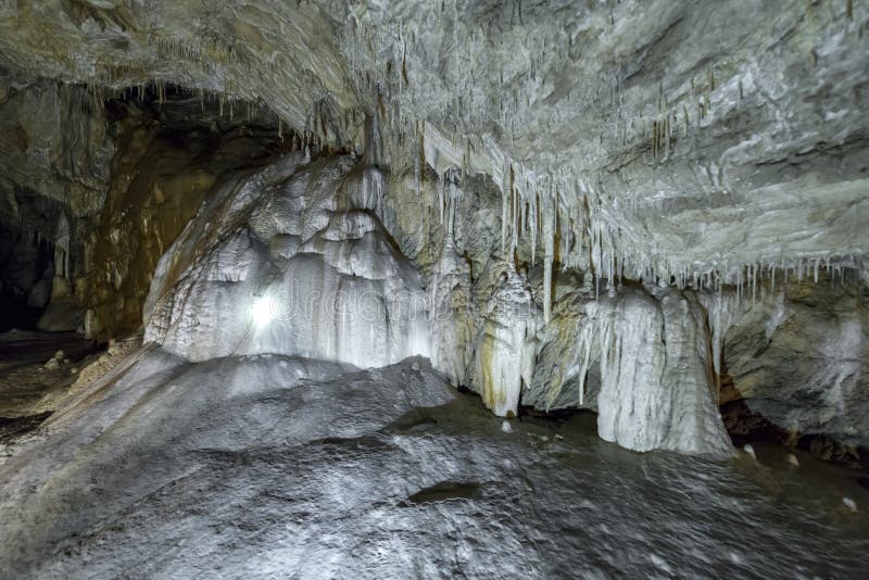 Formazioni Delle Stalagmite E Della Stalattite Immagine Stock ...