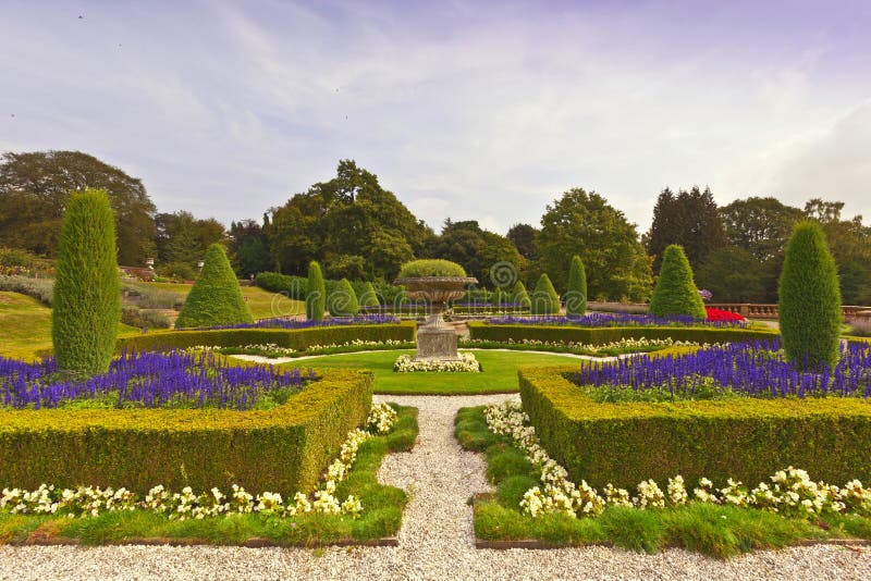 Typische Engelse Tuin stock afbeelding. Image of engels - 9190243