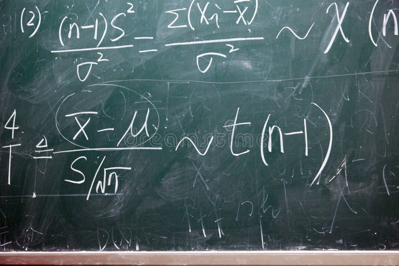 Formule Matematiche Su Una Lavagna Immagine Stock - Immagine di verde ...