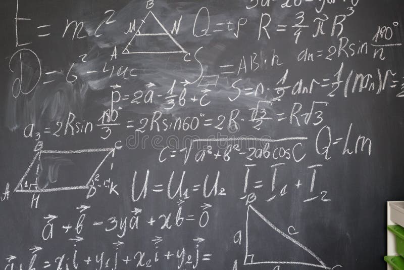 Formules De Maths Sur Le Conseil Noir Image stock - Image du étude ...