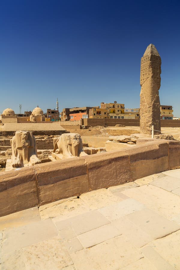 Den Antika Arkitekturen I Karnaktemplet I Luxor Arkivfoto - Bild av ...