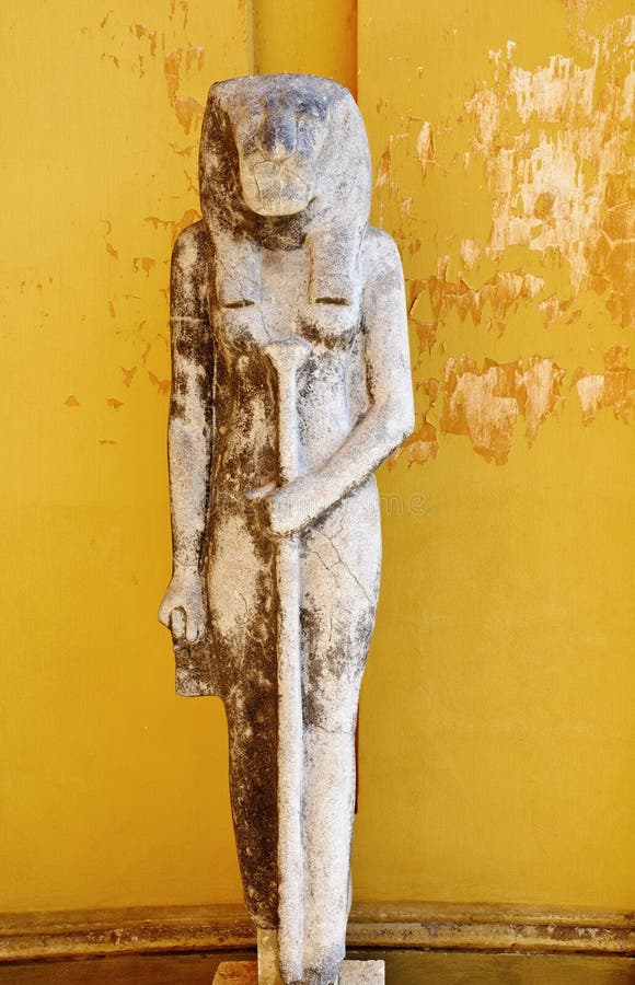 Forntida egyptisk skulptur redaktionell arkivfoto. Bild av sten - 12142683