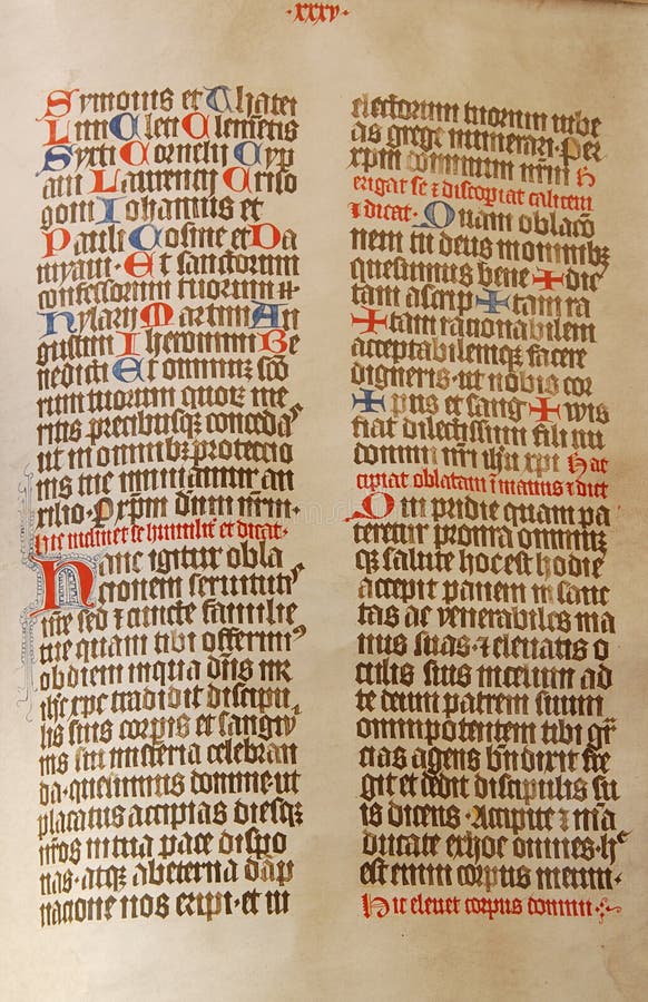 Latinsk medeltida skrift fotografering för bildbyråer. Bild av sida ...
