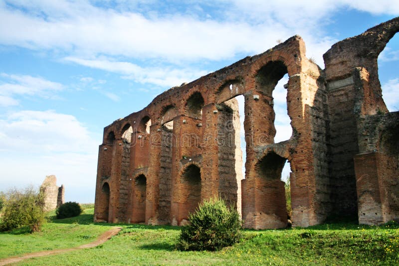 Forntida romersk akvedukt arkivfoto. Bild av klaudio, flygplats - 7240830