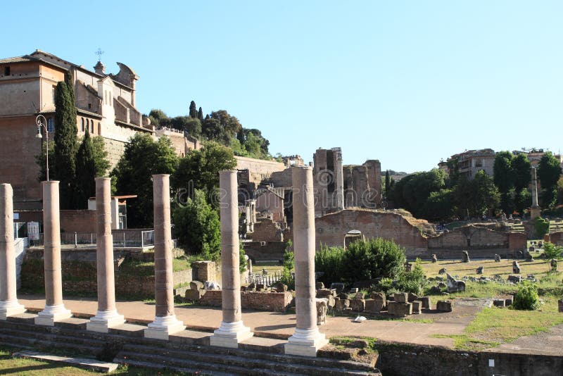 Foro di Cesare fotografia stock. Immagine di vecchio - 103192288