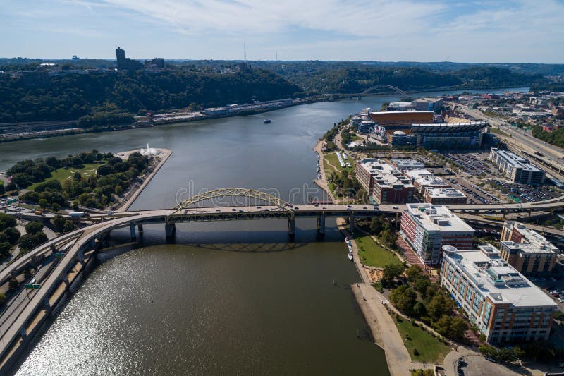 Fort Duquesne Bridge and Pittsburgh Cityscape in Background Stock Image ...