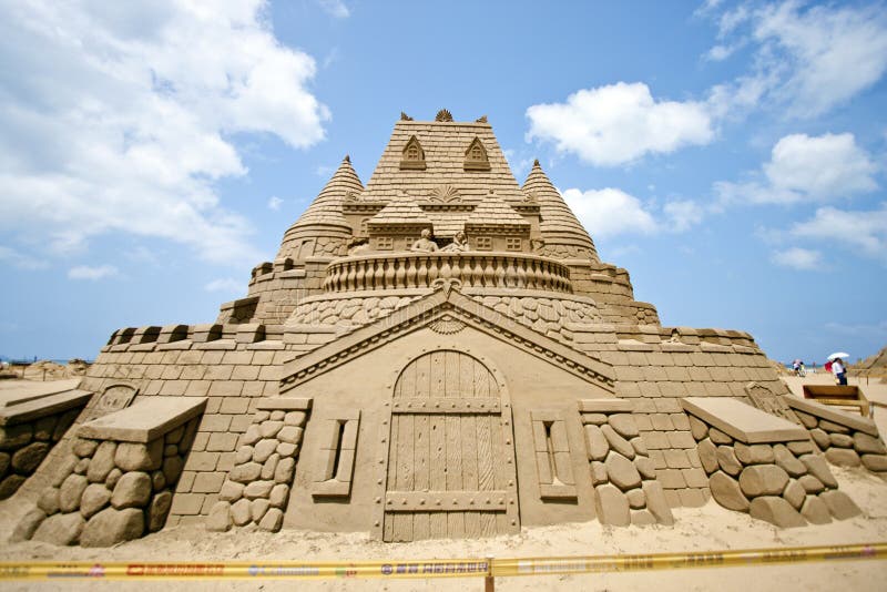 Fort sand sculpture editorial image. Image of leisure - 25427100