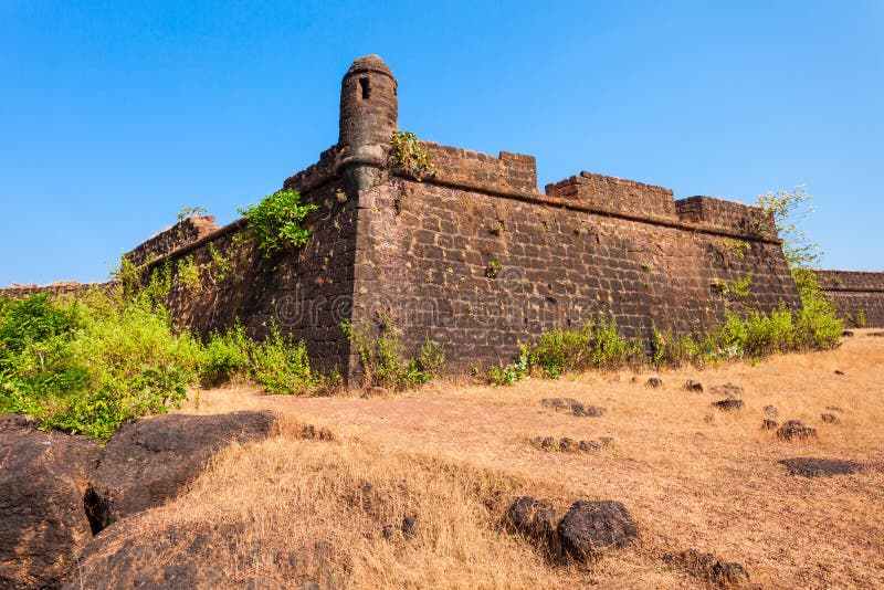 Forte de Chapora em Goa foto de stock. Imagem de arquitetura - 93416136