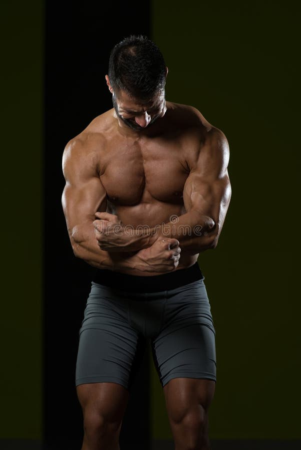 Forte ereto no Gym imagem de stock. Imagem de esporte - 83640101