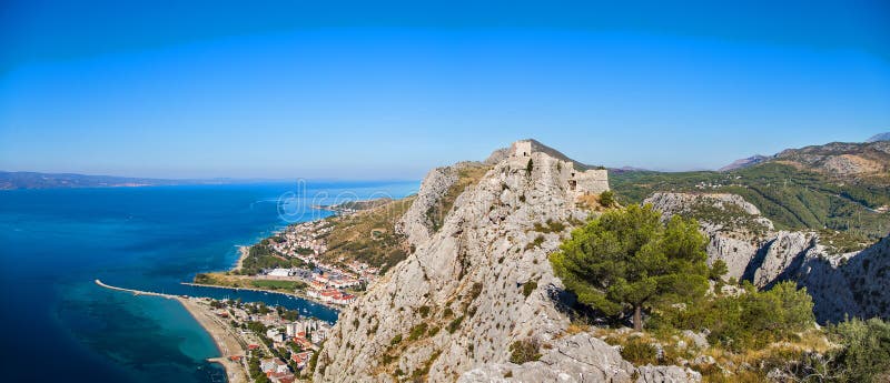 Fortezza Di Starigrad in Omis Croazia Fotografia Stock - Immagine di ...