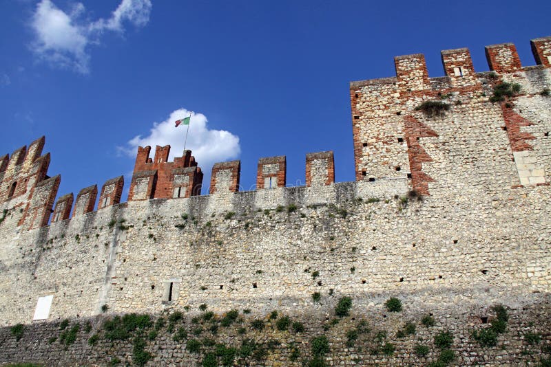 The Fortified Walls of an Italian Castle Editorial Photography - Image ...