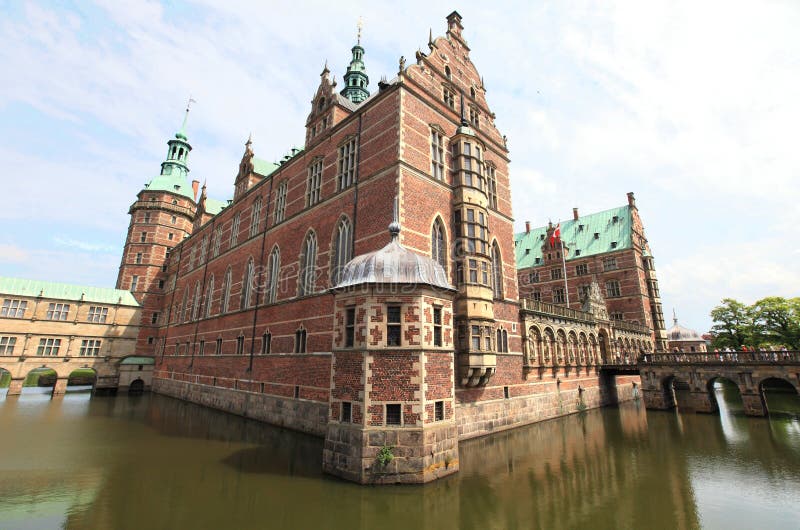 Fosso E Castelo De Frederiksborg Foto Editorial - Imagem de copenhaga ...