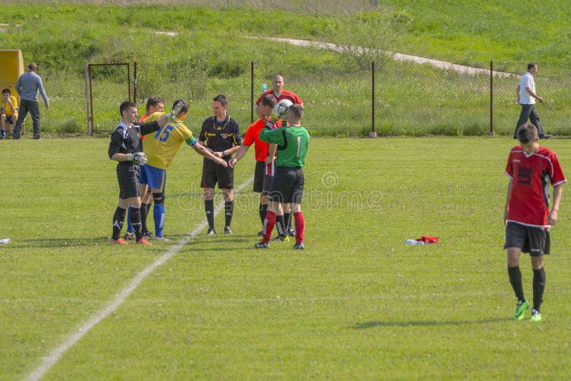 Fotbollsmatch redaktionell arkivfoto. Bild av knä, lämplig - 40712218