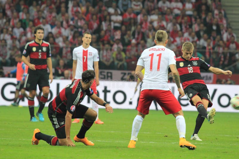 Fotbollsmatch redaktionell foto. Bild av polen, fotbollsspelare - 58285035
